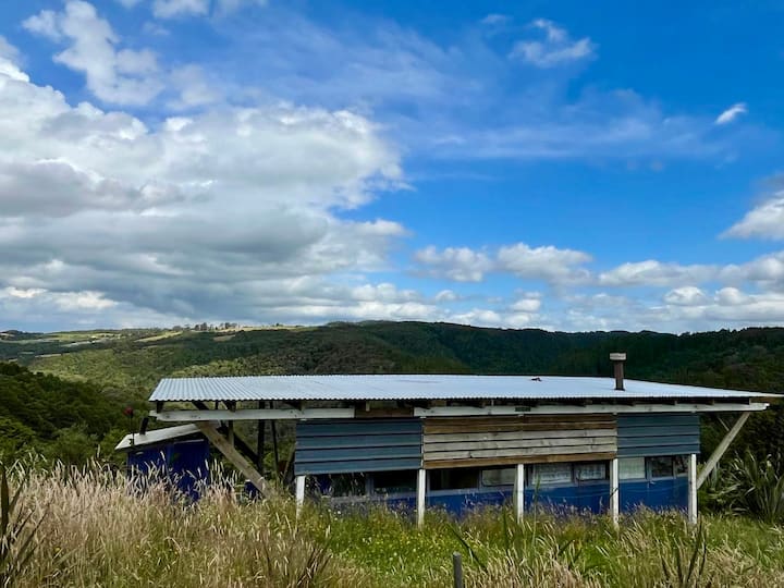 A Schoolbus-dream, Enjoy And Relax In An Old-timer - Waipu
