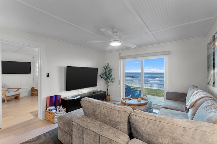 Luxury Oceanfront Condo Steps To Beach & Pool - New Smyrna Beach, FL