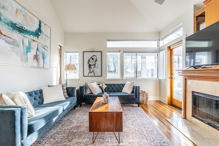 Central Large 2bed/2ba Free Parking & Light Rail - Seattle, WA