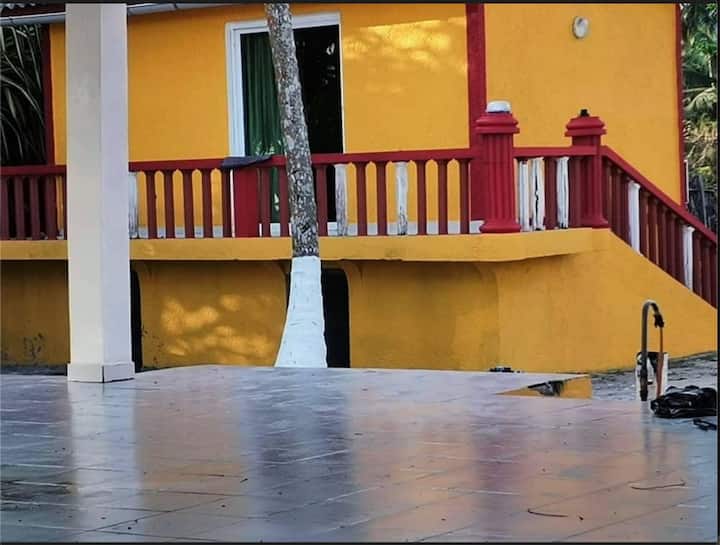 Assinie-Mafia Vacation Rentals with Beach Access - Comoé District, Côte ...