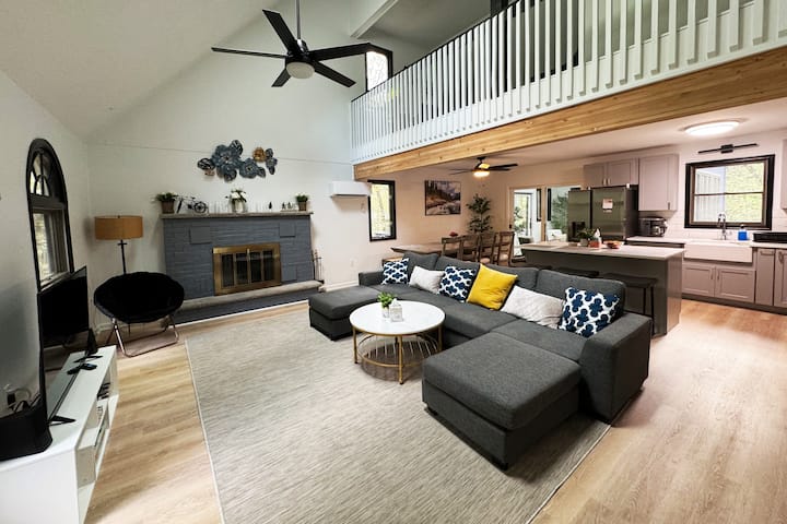 * Hot Tub * Large 3-floor House In & Outdoor Pool - 莫斯科