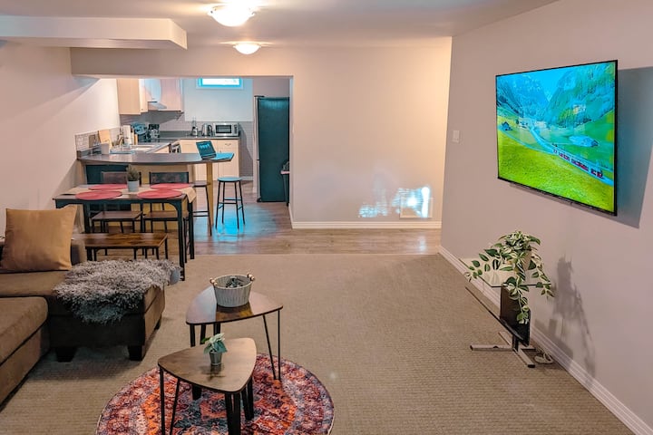 Riverside Entire Suite W/ Workspace - Edmonton