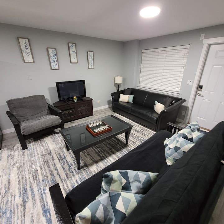 Suite Retreat, New Clean & Spacious 1 Bdrm, 1 Bth - Langley