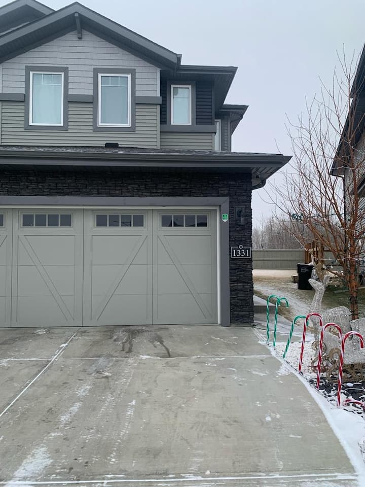 1 Queen Size Bed
A Great Home Away From Home! - Edmonton