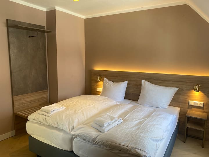 New Renovated Double Room - Düsseldorf