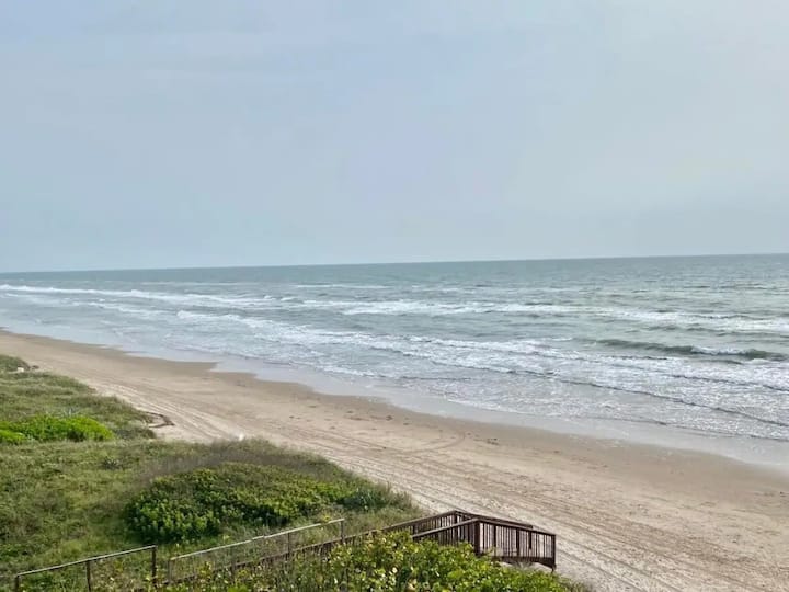 Direct Beachfront Spacious Condo - South Padre Island, TX
