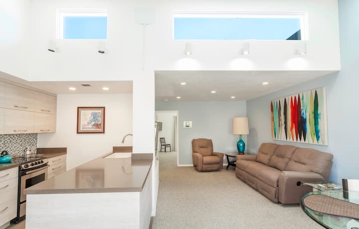 Luxury Downtown 1 Story, Laundry - Palm Springs, CA
