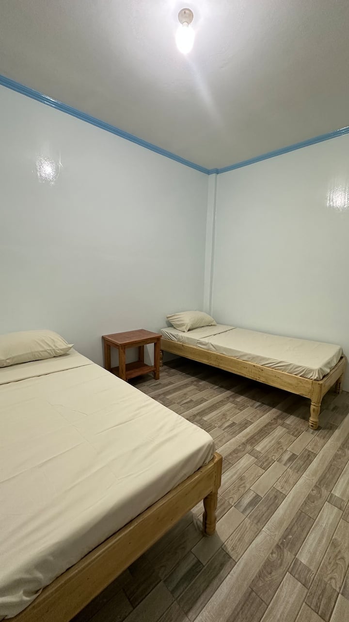 La Rosa - Transient Room -