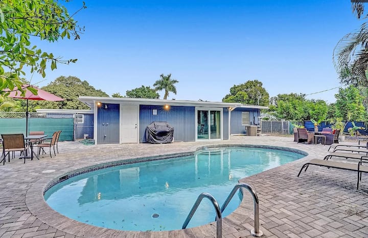 Beach Life In Sunny Paradise - Wilton Manors, FL
