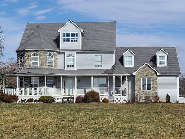 5 Acre Spacious Executive Home - Georgetown, KY