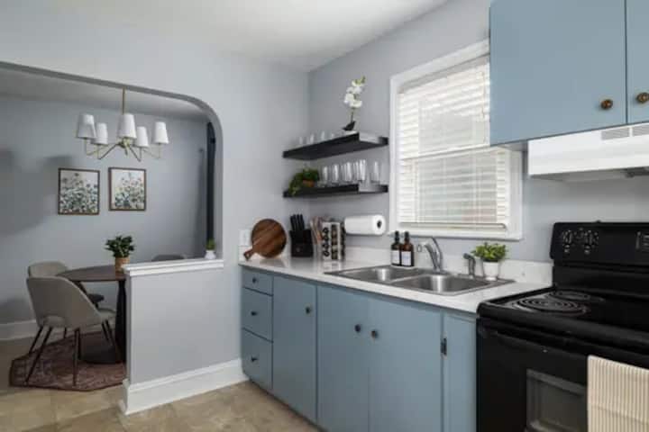 Bungalow On Park- Walk To Gboro Attractions! - Greensboro, NC