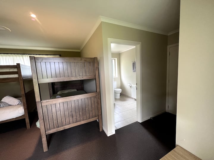 Room 2 Mackenzie Mountain Lodge - Fairlie