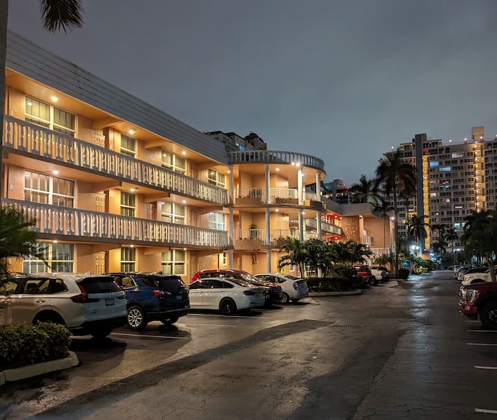 Ft. Lauderdale 2br Condo 800ft To Beach - Fort Lauderdale