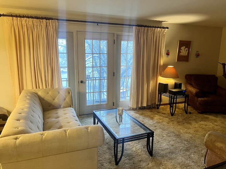 Cozy 2/2 Bedroom Apartment - Lynwood, IL