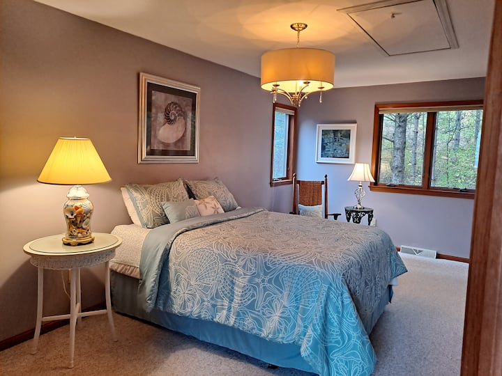 Queen Size Room On Wine Trail - Hammondsport, NY