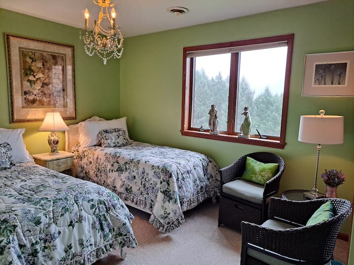 Room With Twin Beds & Lake View - Hammondsport, NY