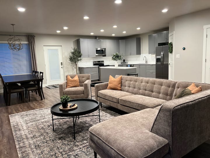 Cozy Cascade Nook - 2 Bedroom Basement Apartment - Provo, UT