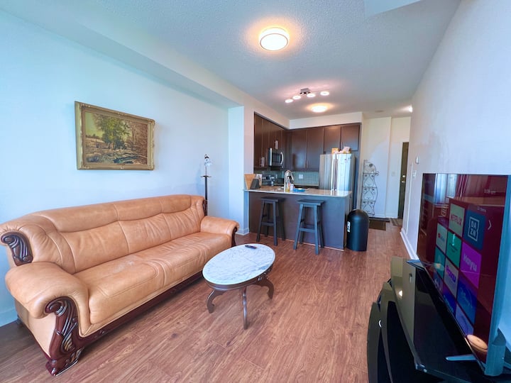 Sunny Bedroom With Private Bath In Downtown Core - Toronto