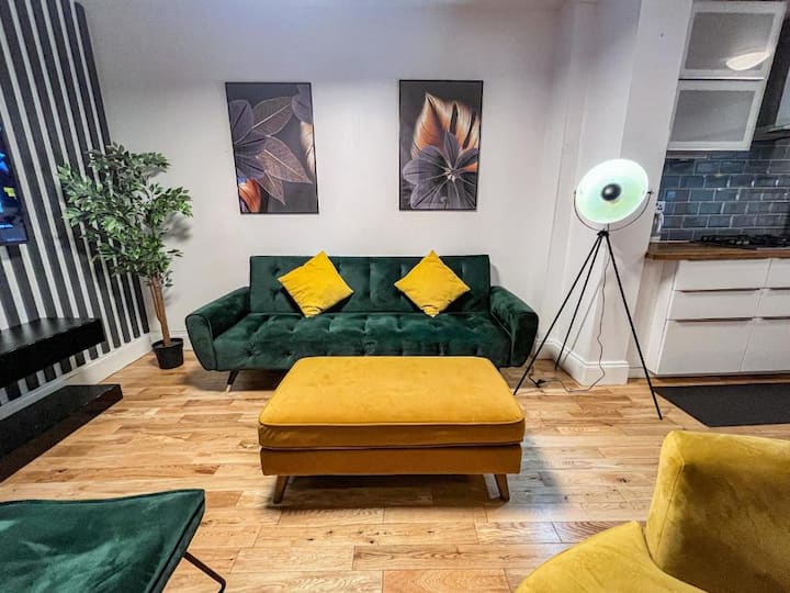 5 Bed London Home By Harlington - Ilford