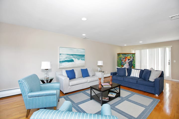 Beach House  With Private Beach - Long Beach, NY