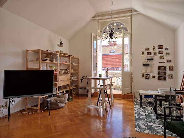 Stilvoll Wohnen Im Dachgeschoss - Graz