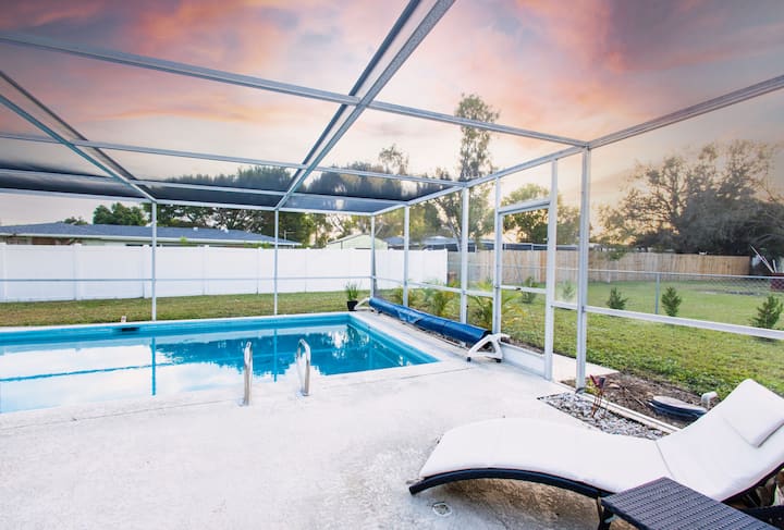 Roze Villa- Cozy Pool Home Near River District! - Fort Myers, FL