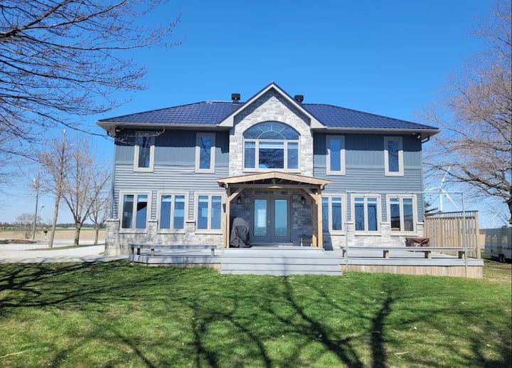 Water Front Erie Dream Private Beach - Chatham-Kent