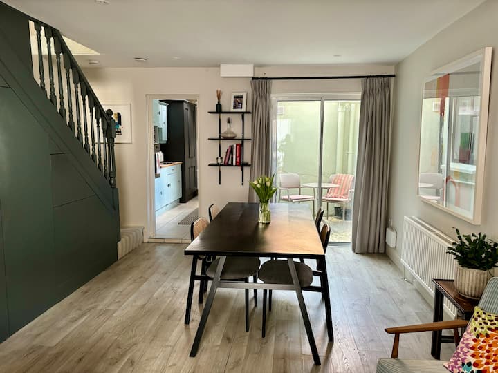 Modern, Cool & Comfortable Home In Ringsend - Dún Laoghaire
