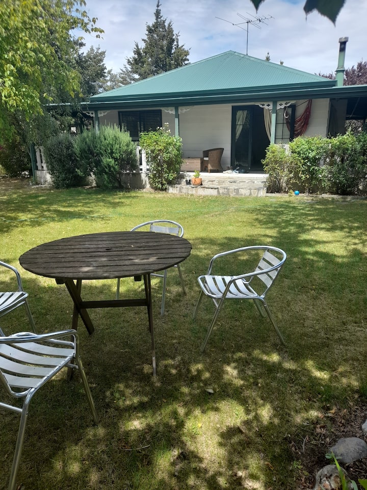 The Lake House - Cromwell