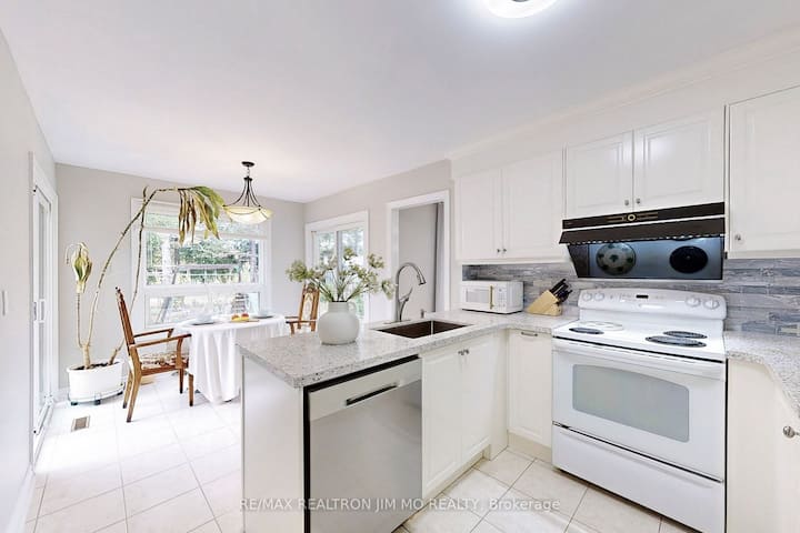 Entire Home In Markham, Canada - Toronto