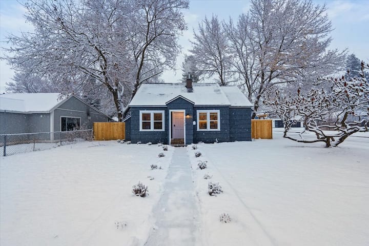Hot Tub & Coffee Bar At Le French Cottage Midtown! - Coeur d'Alene, ID