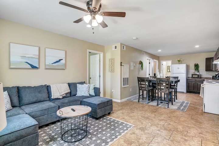 3 Bedroom Cozy Campus Haven - Beaumont, TX