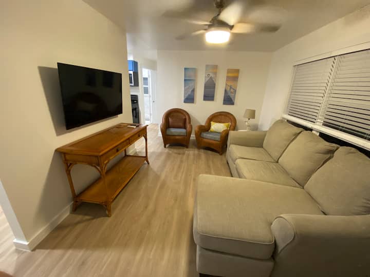 Peach Dreams Cottage - Stuart, FL