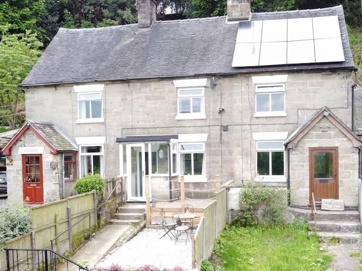 Middle Cottage (Alton Towers, Peak District, Jcb) - Alton