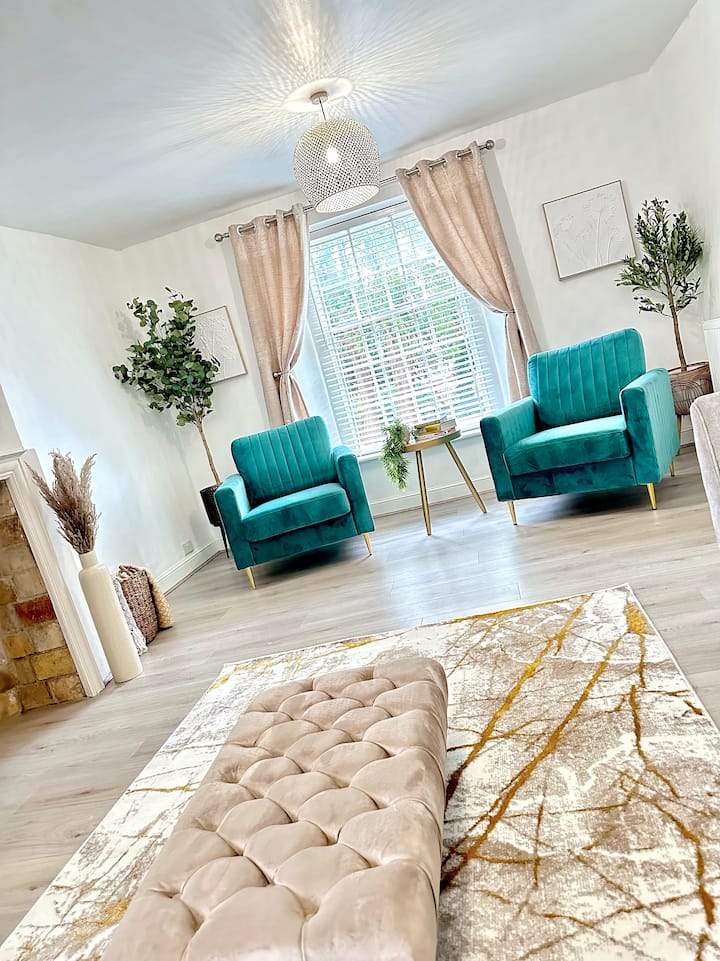 Historic Charm: *Perfect For Group Getaways* - Melksham