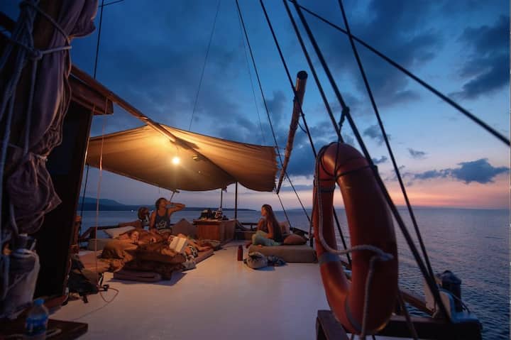 Stay Aboard Our Soulful Boat – Cruise Included - Islas Gili