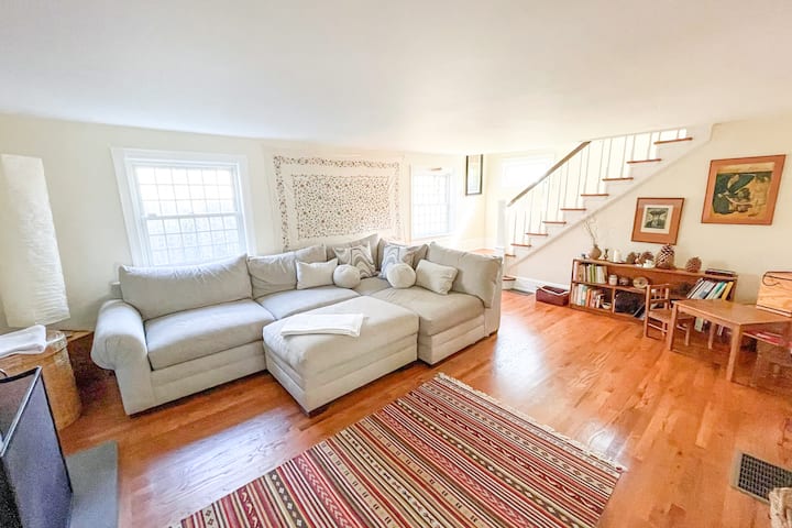 Charming And Elegant Home In Doylestown! - Doylestown, PA