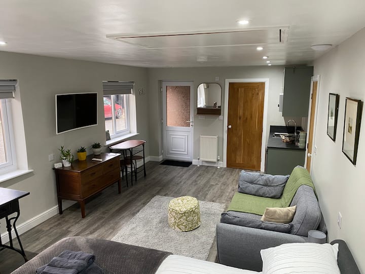 Self Contained Studio Double + Single Bed - Spalding, UK