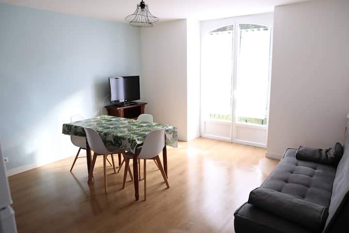 2 Piéces Centre Ville Avec Balcon - Decazeville