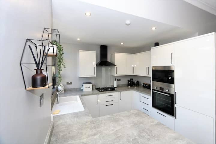 Beautiful 3 Bedroom House - Glasgow