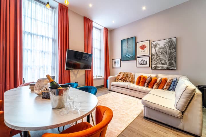 Two-bedroom Apartment (Sleeps 7) - Liverpool, UK