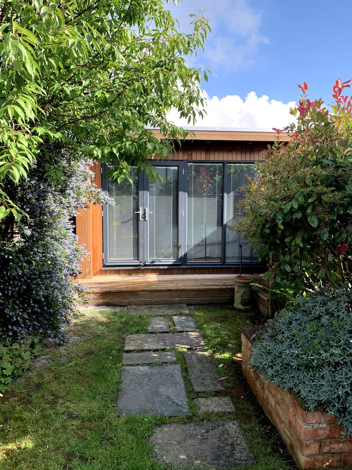 Modern Garden Flat With Private Entrance - コッツウォルズ