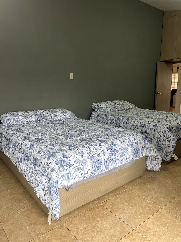 Amplio Alojamiento Familiar Para 6 Huespedes - Monterrey