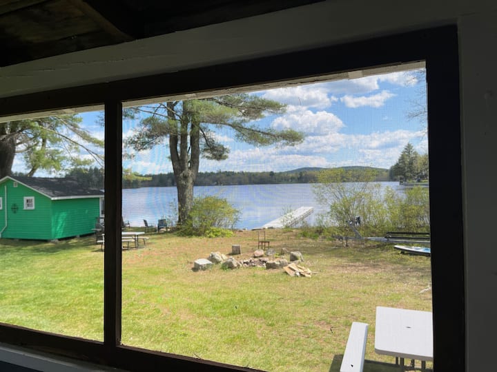Lakefront Salmon Cottage - Deerfield, NH