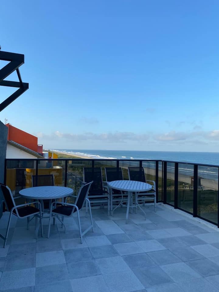 Cobertura Maravilhosa Frente Mar - Matinhos