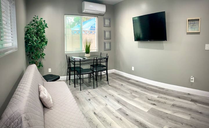 Private House | Pets Ok | Sleeps 4 | Near La - San Fernando, CA