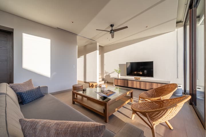 Capitalia | Paraiso Terrace, Gym & Oceanfront Feel - Cabo San Lucas