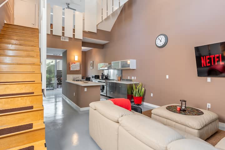 West Hollywood Townhouse Loft With Secure Parking - West Hollywood