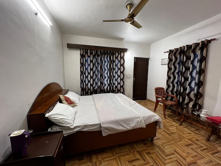 Uday Homestay - Deluxe Room - Bir