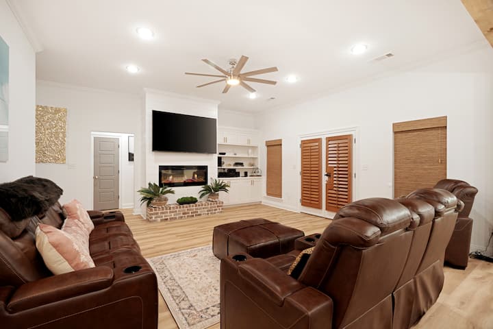 Majestic 4-bedroom Manor Close To Arpt - Forrest County